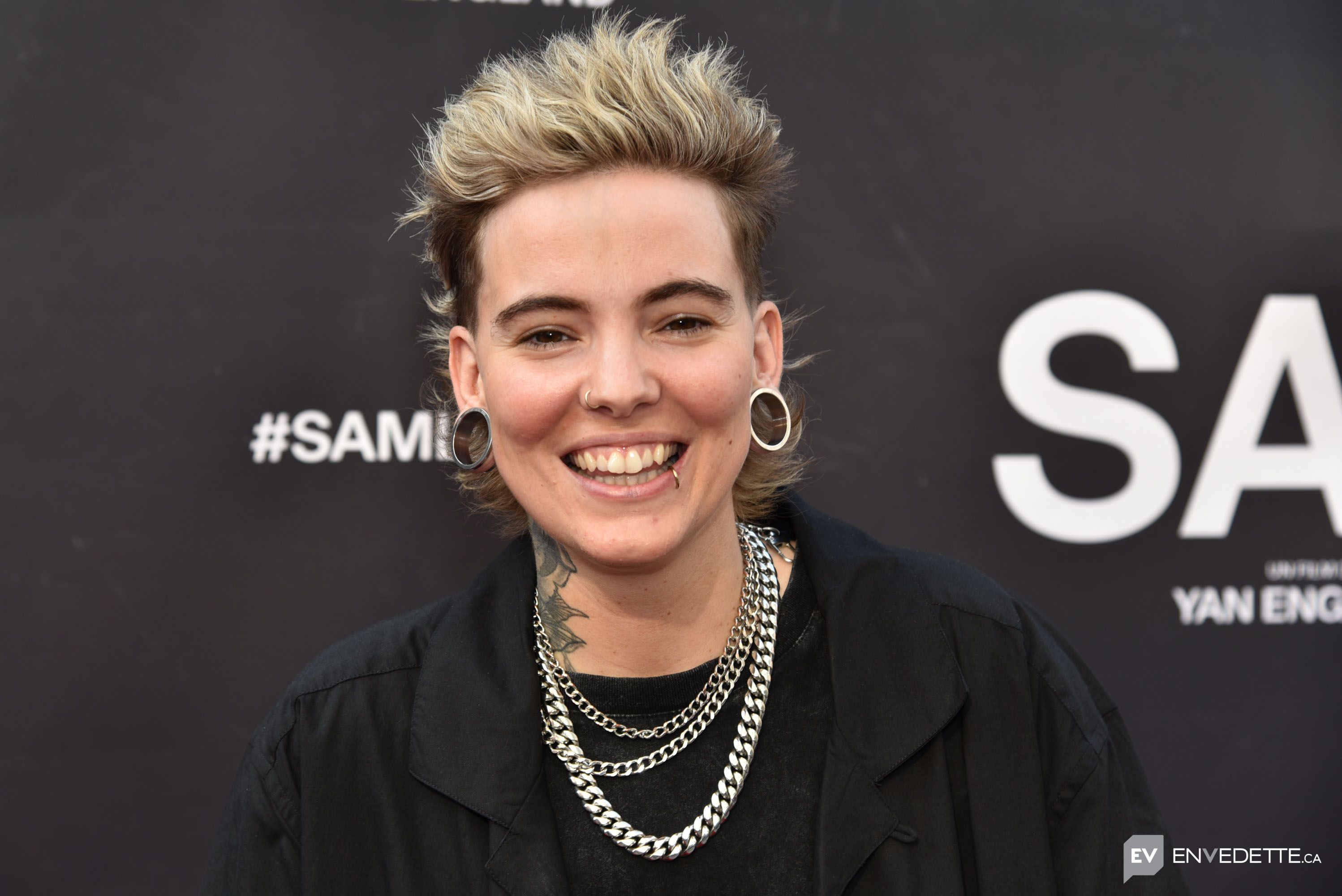 Roxane Bruneau dévoile l'intense pochette de son nouvel album